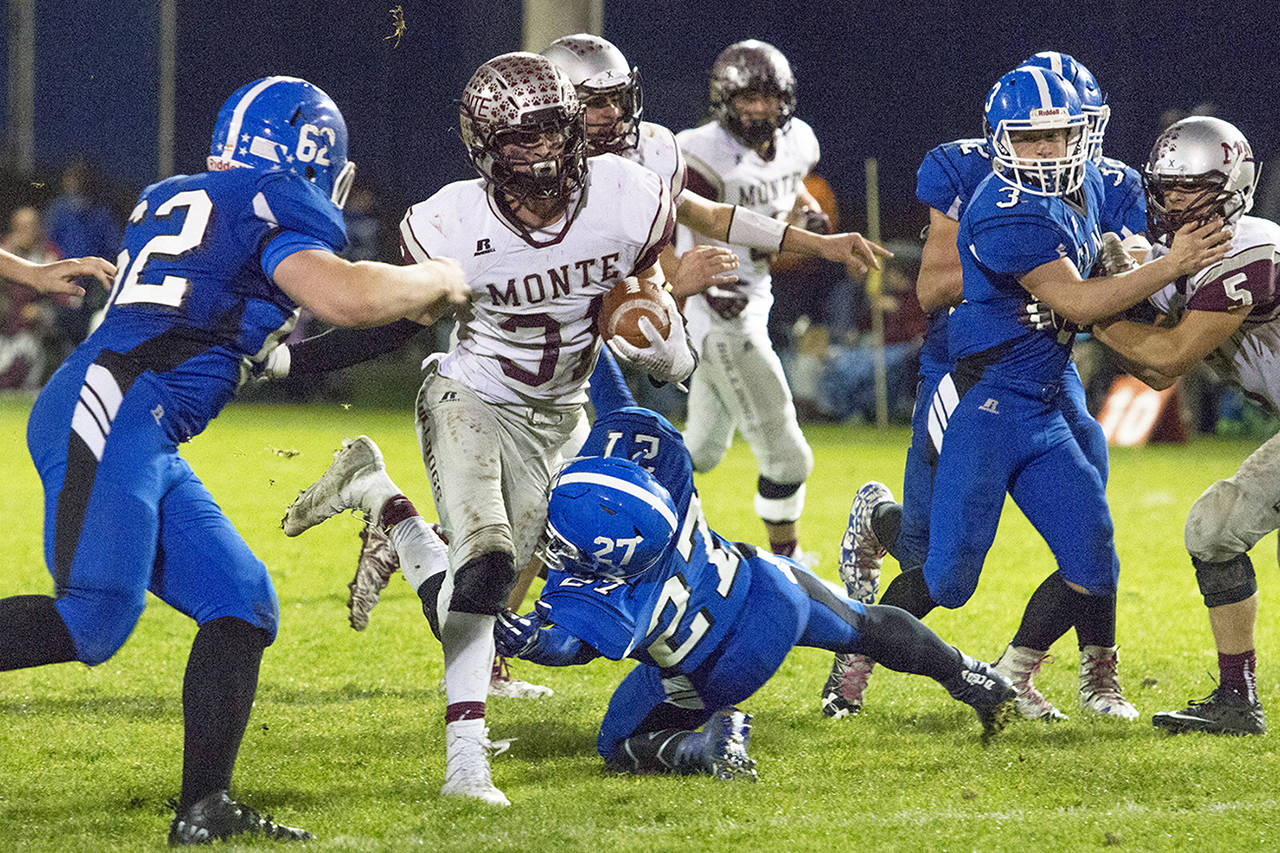 Montesano romps past rival Elma, 51-0 | The Vidette